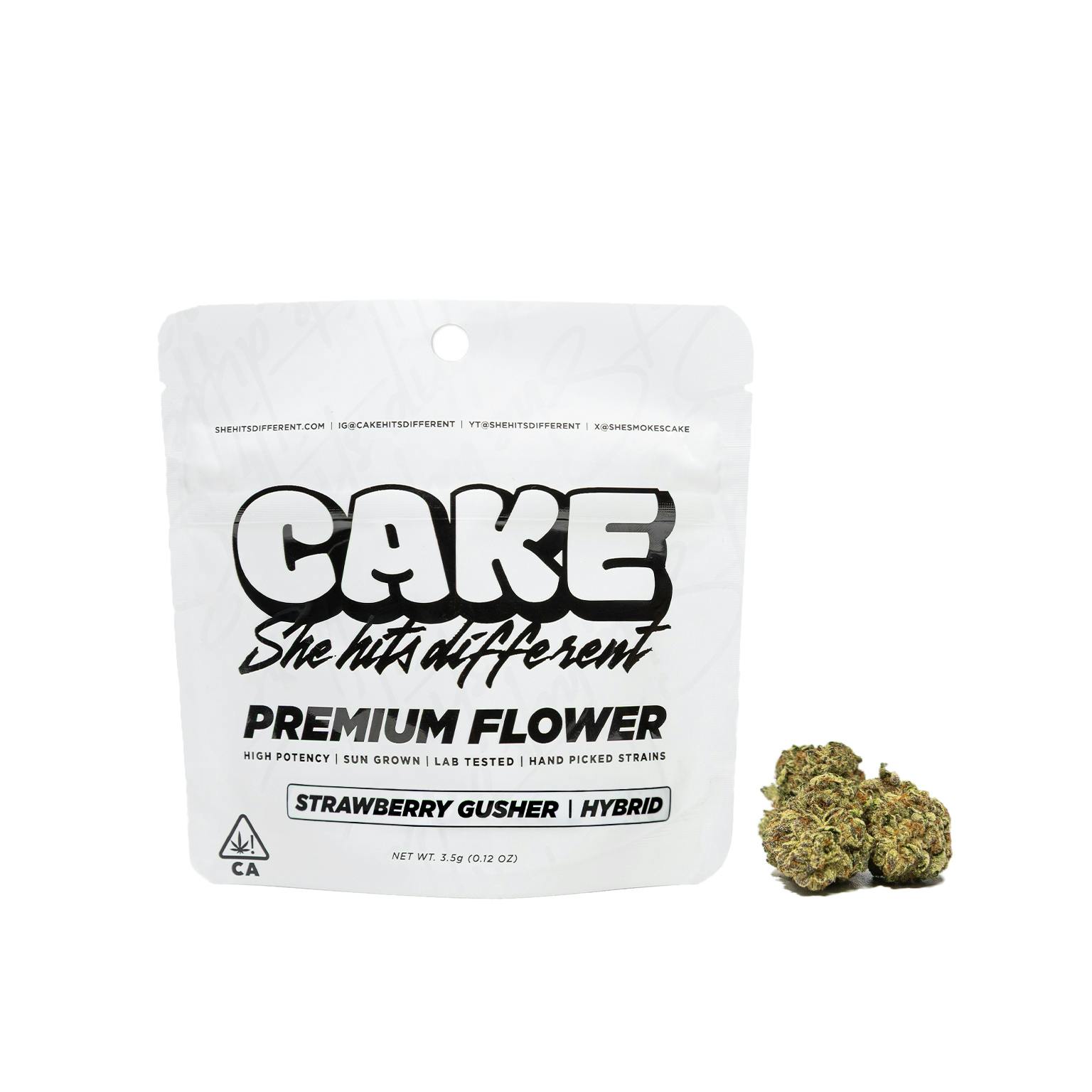 Strawberry wedding cake strain | Honestweddingadvice.com
