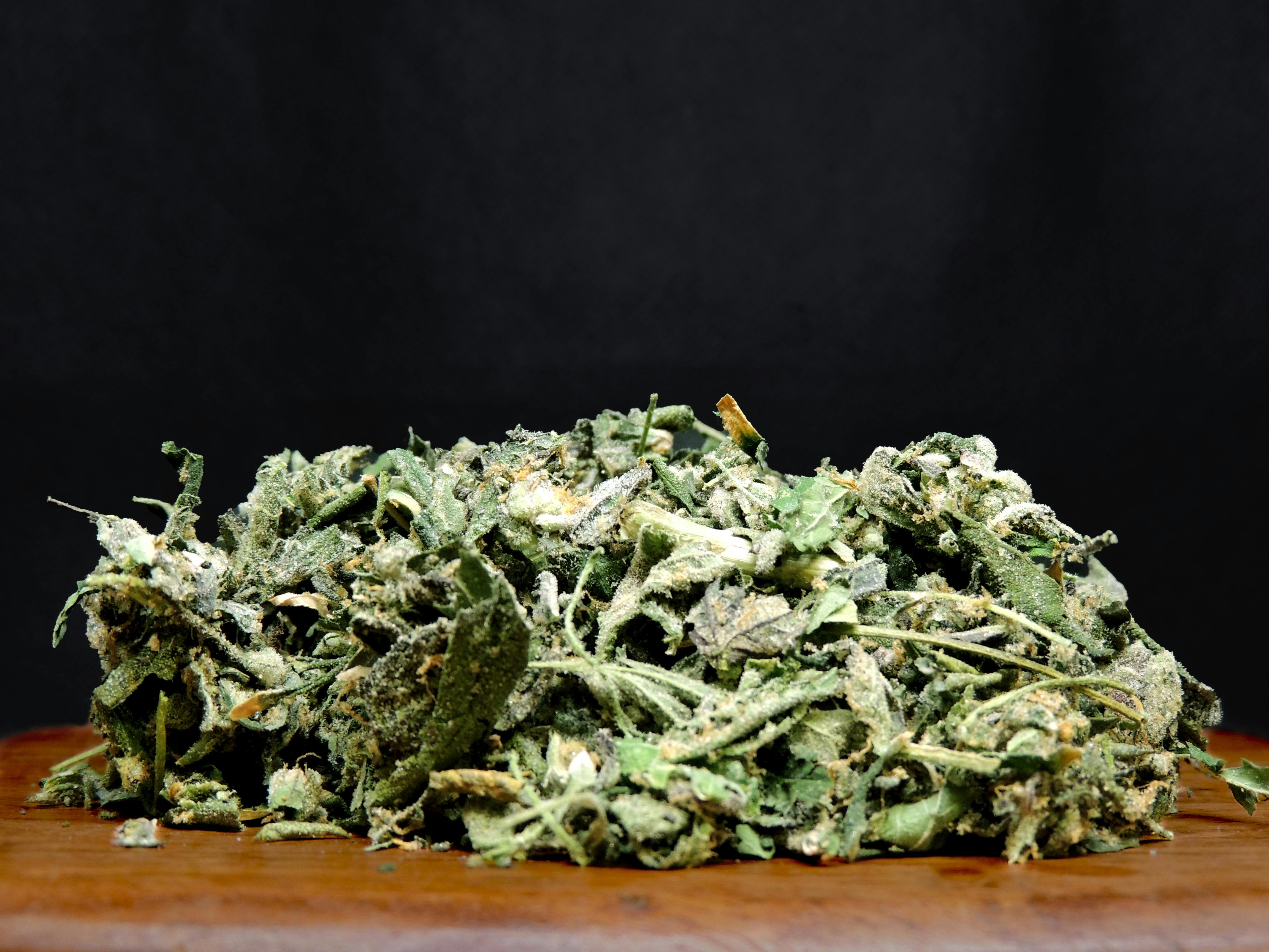 Bling Blaow Shake/Trim - Emerald Fire Farms